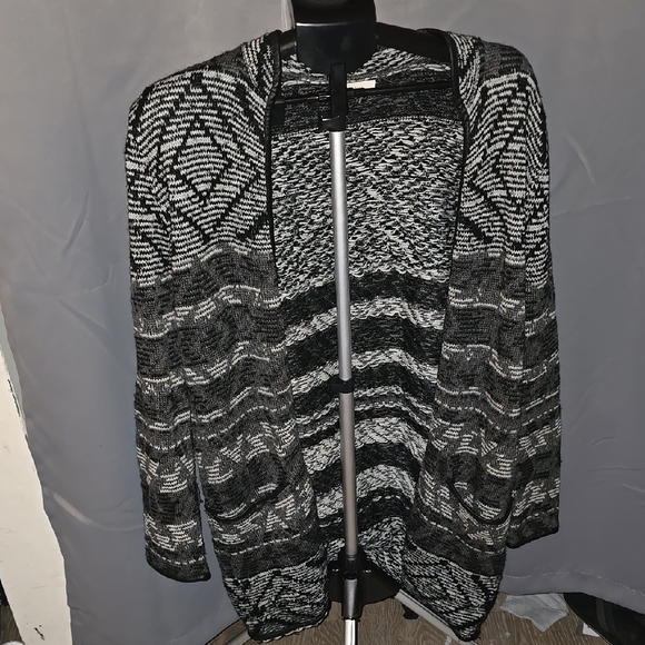 debut | Sweaters | Debut Black And White Geometric Cardigan Sweater ...